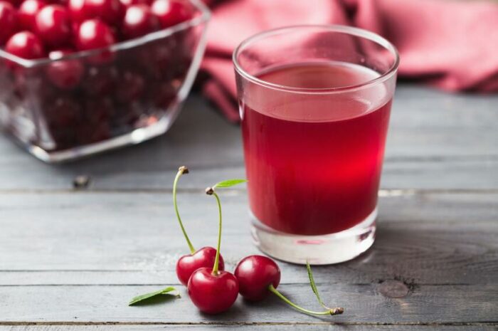 Tart Cherry Juice:18 Benefits, Side Effects & How to Make it