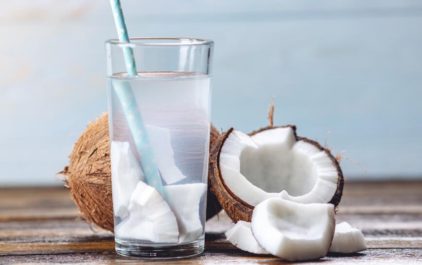 Coconut Water:18 Benefits, Nutrition, Side Effects & How to Make