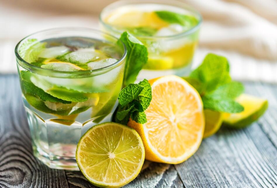 18 Health Benefits of Lemon Water and How to Enjoy It
