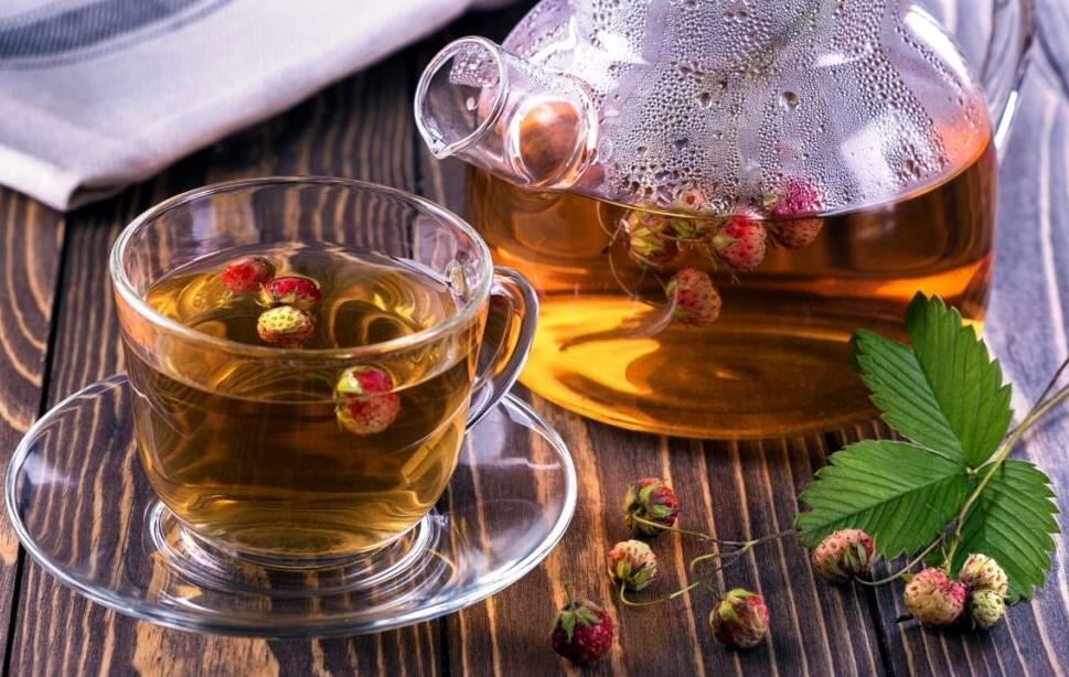 Strawberry Leaf Tea:18 Benefits, Side Effects & How to Make It